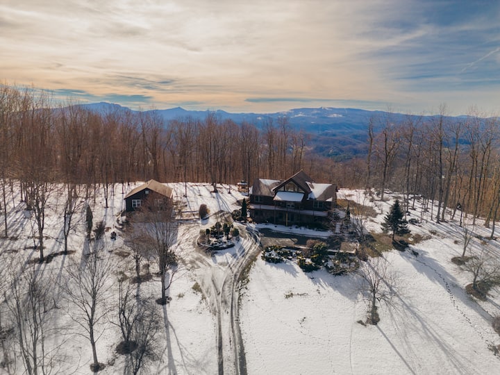 Mountaintop Lodge With Long Range Views - Boone, NC