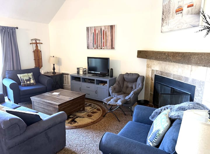 2 Br 2ba Condo Jiminy Peak Retreat W Mtn Views - Pontoosuc Lake, MA