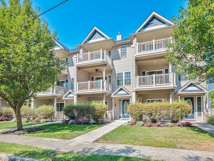 Cozy 4br Townhome, Community Pool, Great Location - ケープ・メイ, NJ
