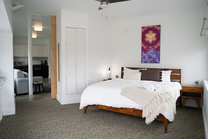 Downtown Spacious 2 Bedroom Loft At Basecamp - Anchorage, AK