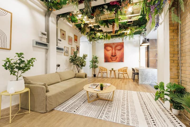 Stylish 4-mezzanine Nest In The Heart Of Bangkok - Bangkok