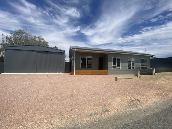 Moonta Bay Holiday Home - Free Wifi! - Moonta