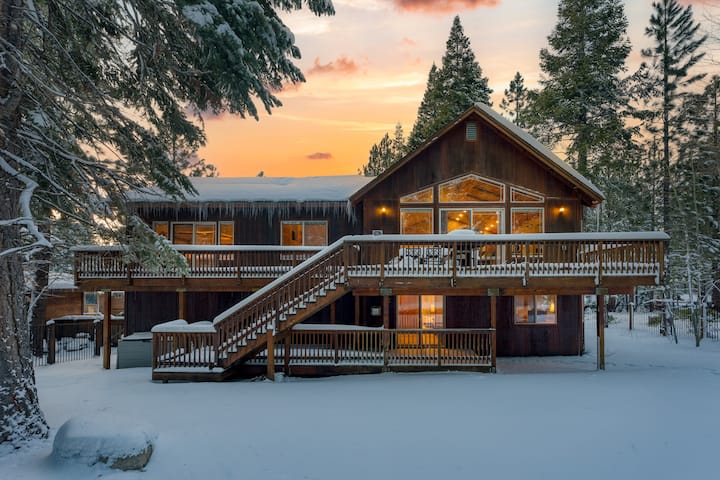 Cherry Hills | Cozy Tahoe Escape + Deck, Fireplace - South Lake Tahoe, CA