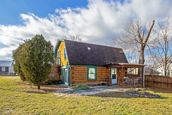 Firepit, Grill & Dual Apartments, Couples Retreat! - Stanley, VA