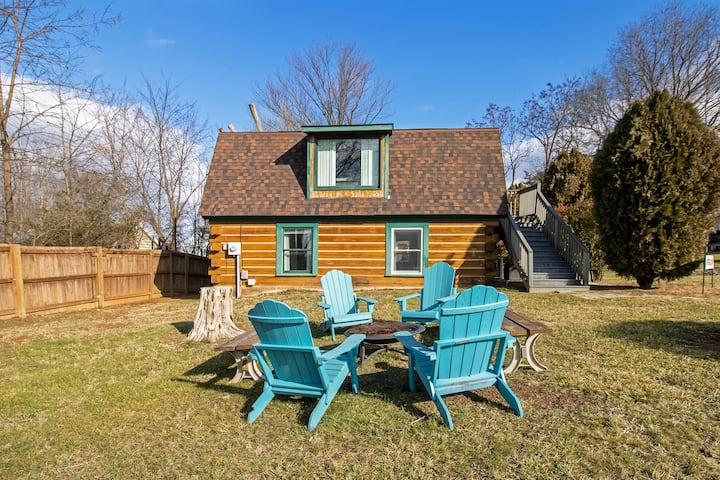 Firepit, Grill & Dual Apartments, Couples Retreat! - Stanley, VA