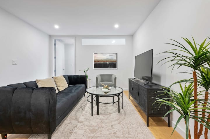 Stylish 2br, W/elevator And W/d - Edgewater, NJ