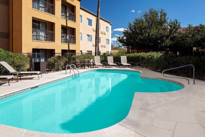 Minutes Away From Downtown Tucson | Pool. Bar - ツーソン, AZ