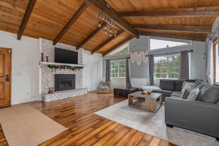 Arnold Alpine Abode- Pet Friendly With Huge Yard - Arnold, CA