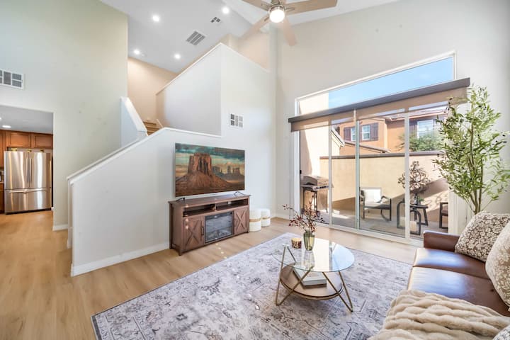 Luxury 2 Br Mediterranean W/ Community Pool Spa - La Quinta, CA