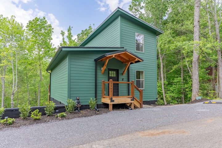 2 Brand New Cabins For Family Retreat! - Gatlinburg