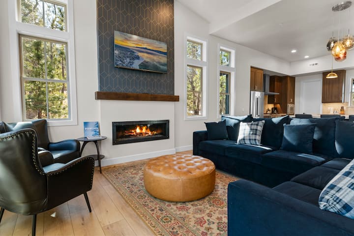 Luxurious 4 Br, Sleeps 12, Village Area - Big Bear Lake, CA