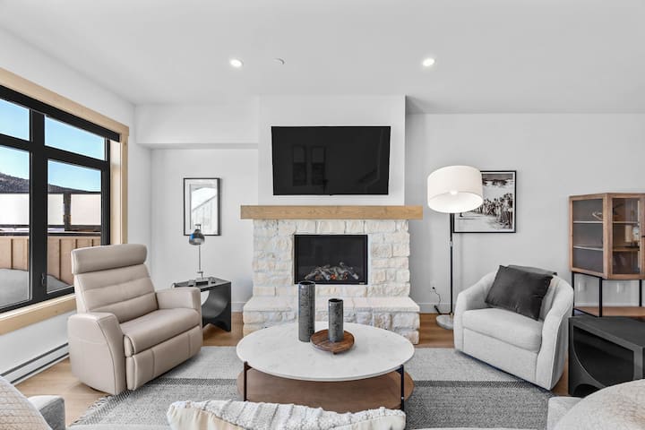 Luxury Three Bedroom Townhome #6 At Switchback Cre - Sun Peaks Resort, BC