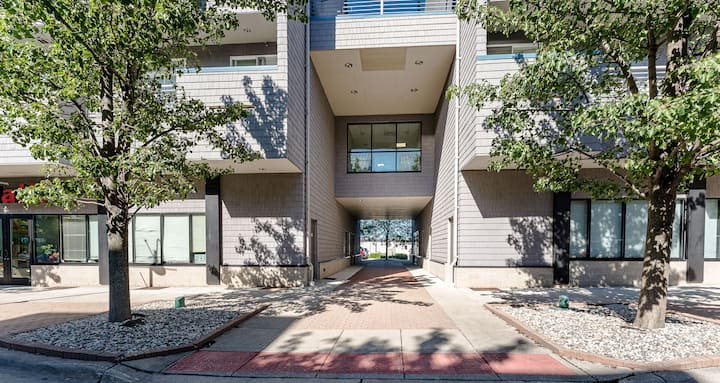 Spacious Condo In The Heart Of Grand Haven - Grand Haven, MI