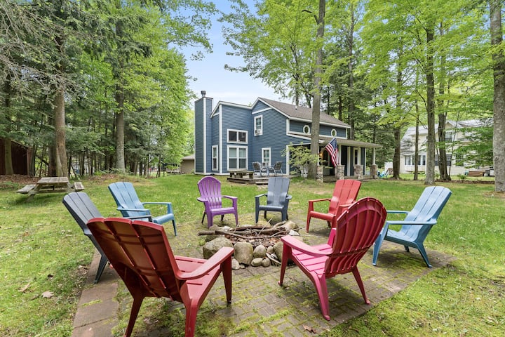 Experience The Charm Of Silver Lake At Parrothead - Pentwater, MI