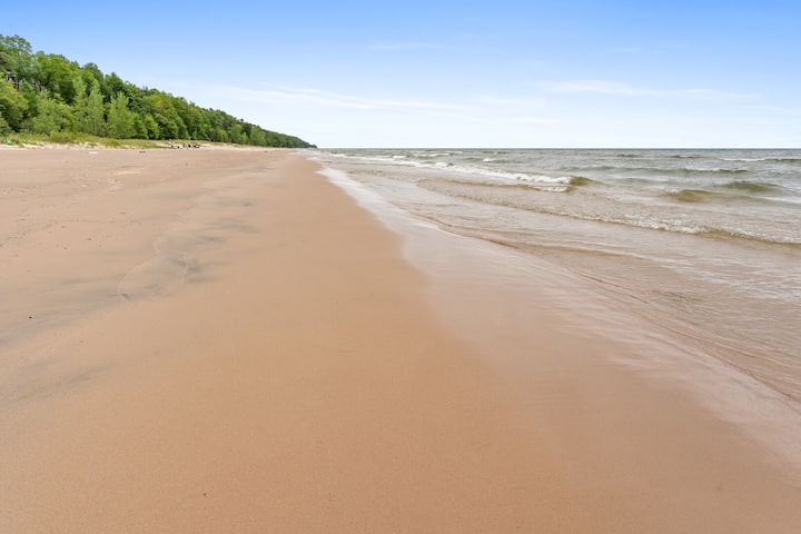 Experience The Charm Of Silver Lake At Parrothead - Pentwater, MI