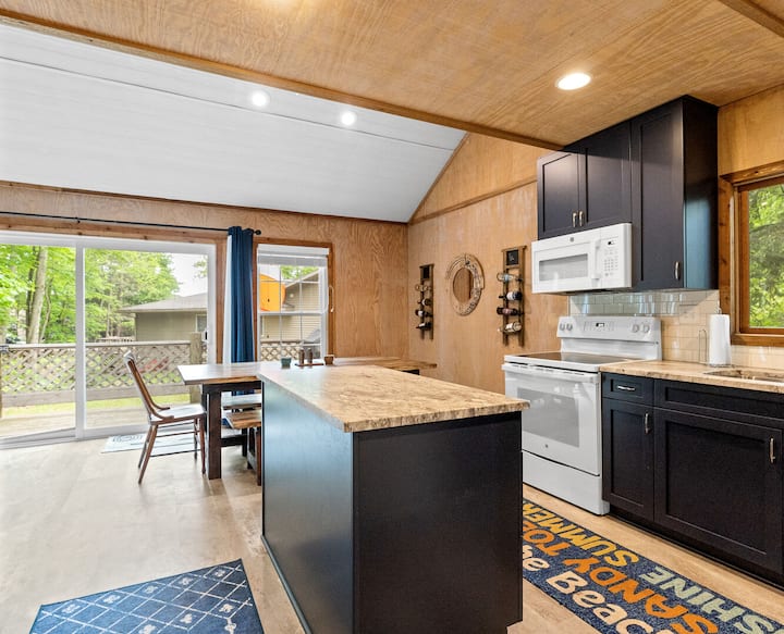 Experience The Charm Of Silver Lake At Parrothead - Pentwater, MI