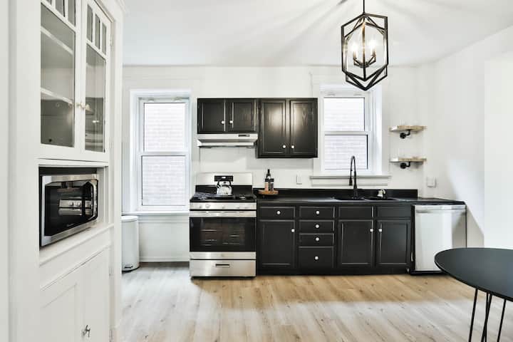 Charming South City 2 Bedroom House - River City Casino Hotel