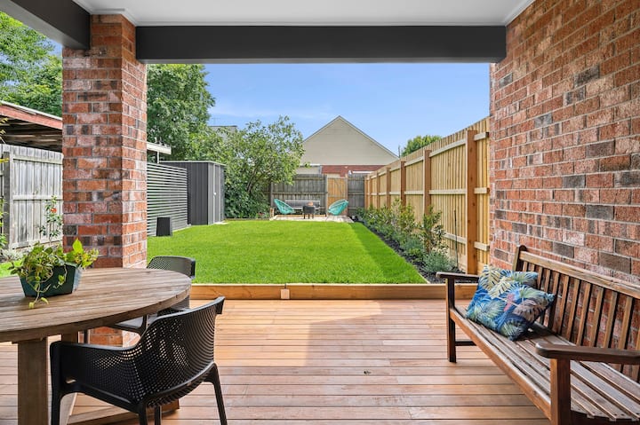 St Helens I Stunning Family Townhouse In Geelong - Geelong Arena