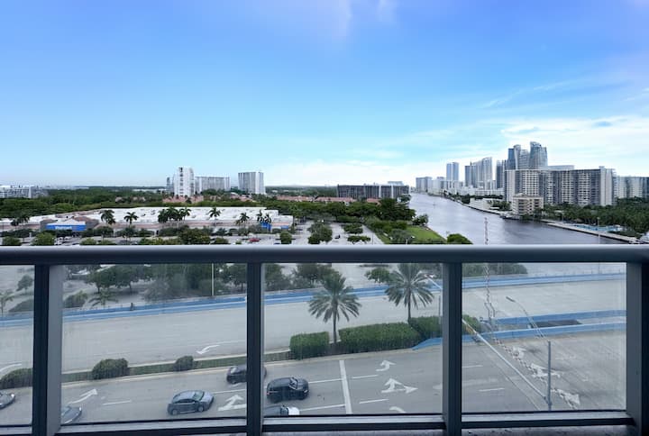 1br Apt At Beachwalk - Hollywood, FL