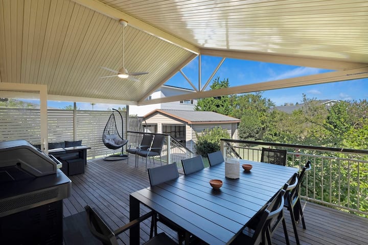 Spacious Coastal Home Near Beach - The Entrance