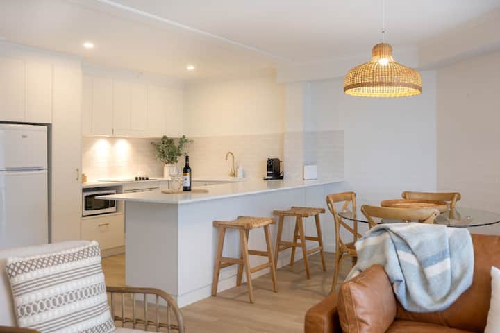 Breakers 5 - Mollymook