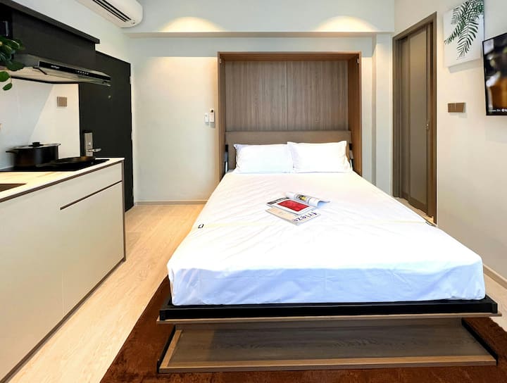 Premier Queen Room Near Top-notch Local Eats - Singapore