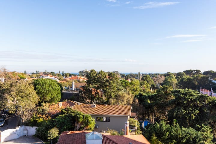 3br Apt W/ Balcony & Sea View - Cascais