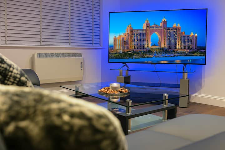 Secure 2-bed Flat • Prime Location + Parking - 伯明翰