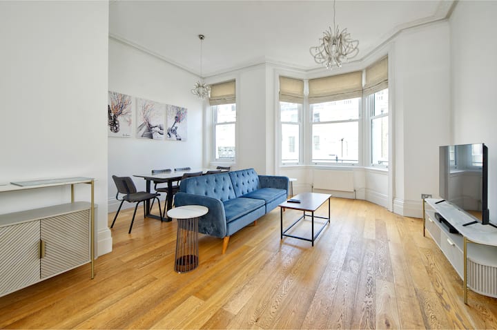 The Chelsea Retreat By Veeve - London, UK