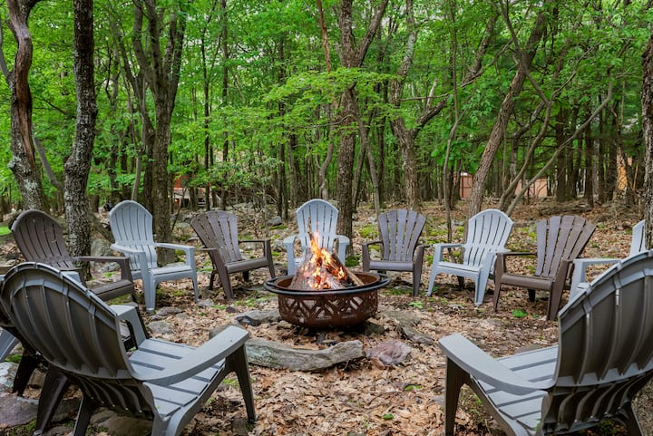 Summit Shores | Hot Tub, Firepit, Game Room - Lake Harmony, PA