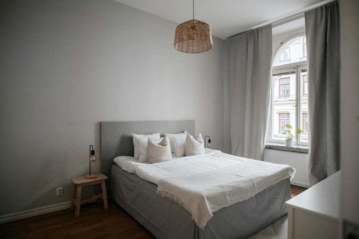 Stylish Apartment With Round Windows At Vasastan - Estocolmo