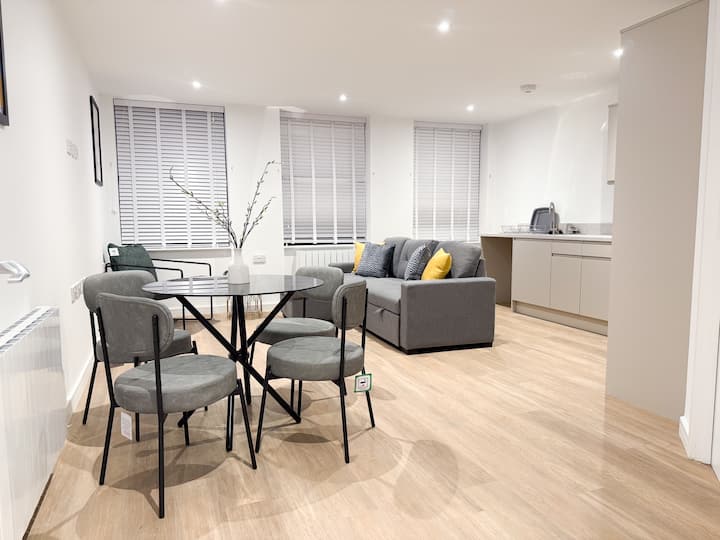 3 The Old Bank Apartments - Free Wifi & Parking - - St Neots