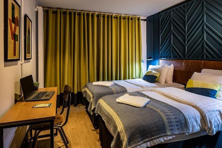 Twin Room Deluxe Ensuite - Dublin, Ireland