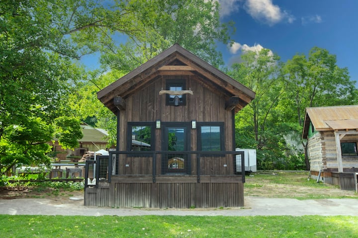 Spa City Cottage - White Sulphur Springs, WV