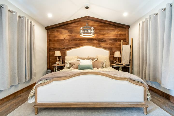 Spa City Cottage - White Sulphur Springs, WV
