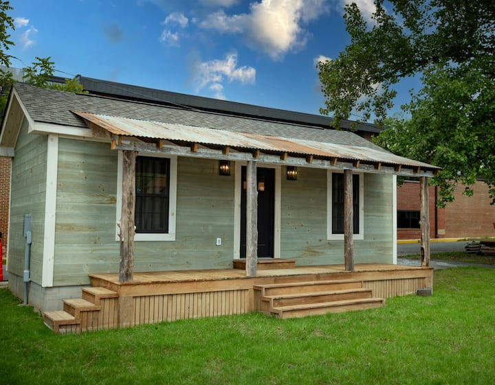 Spa City Cottage - White Sulphur Springs, WV