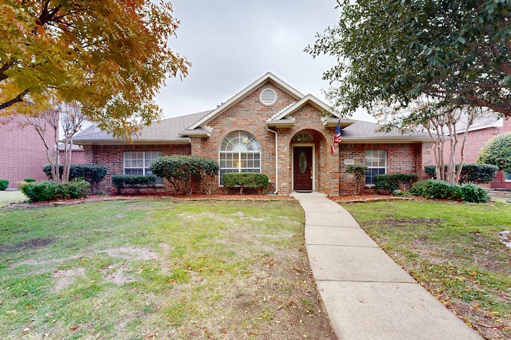 Games, Backyard & Patio: Spacious Home In Frisco - Frisco, TX