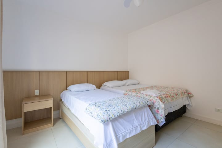 Quarto à 300m Do Mar Com Wi-fi E Ar-condicionado - Ilhabela