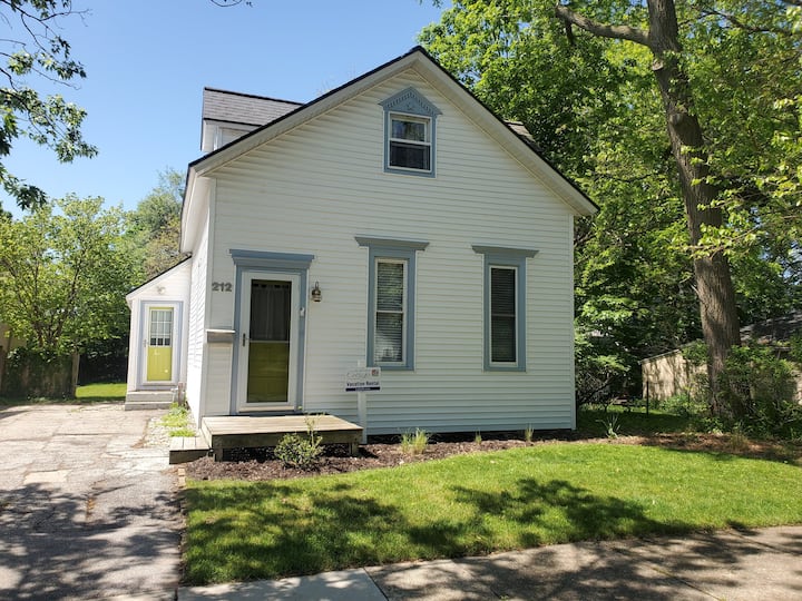 Walking Distance To Downtown Grand Haven - Grand Haven, MI