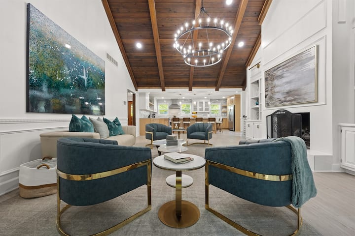 Sophisticated 5br Home | Pool, Hot Tub & Game Room - Smyrna, GA