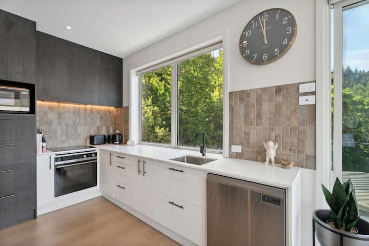 Tahuna Escape - Stylish, Mountain Views & Huge Dec - Queenstown