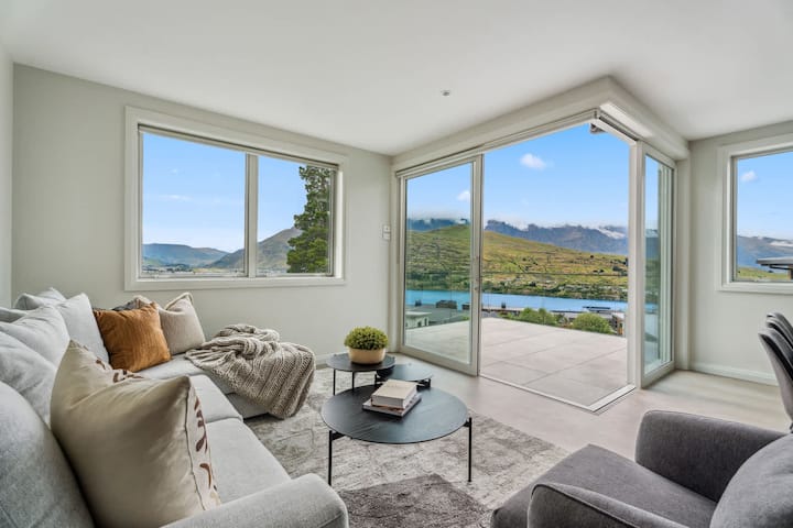 10b Level 2 - Remarkable Views And Large Deck - Queenstown