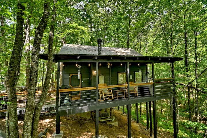 Cozy Cabin Retreat+ Hot Tub + Private + Pet Welcom - Blue Ridge, GA