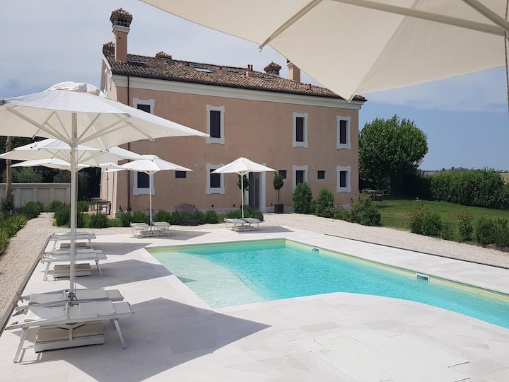 Hébergement Dans Une Belle Villa Avec Piscine - Marken