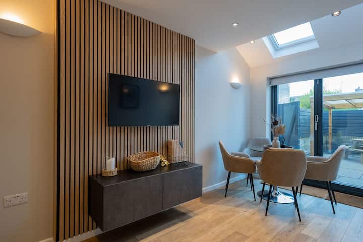 Beautiful 2 Bedroom Home - Cambridge