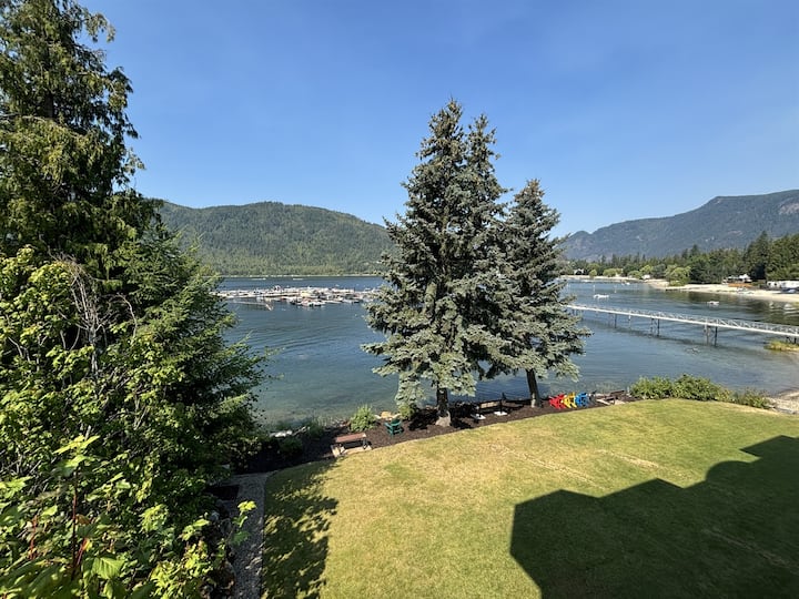 Spectacular Waterfront Unit On Mara Lake - Sicamous