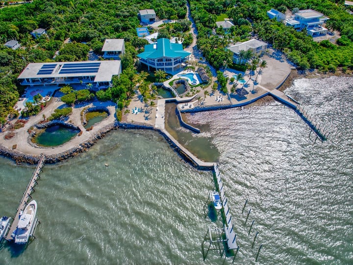 Morton Manor Estate - 9bed/7.5bath Multi Home Prop - Marathon, FL