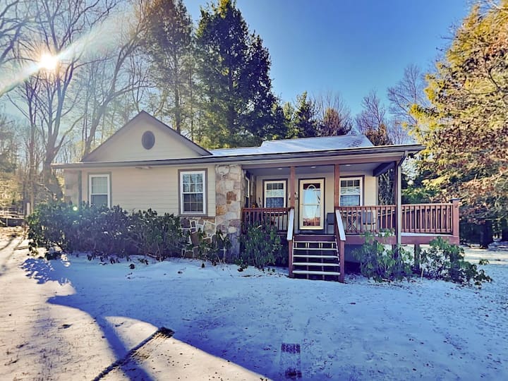 Lazy Bear Cabin | Fantastic Location, Hot Tub - Deep Creek Lake, Oakland