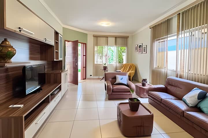 Casa Espaçosa, Impecável E Bem Localizada - Bonito