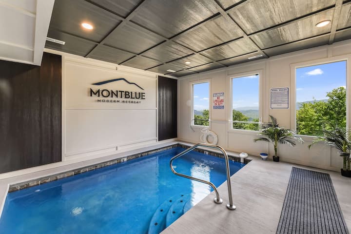 Cozy Chalet W/ Heated Pool, Hot Tub & Views - Pigeon Forge, TN